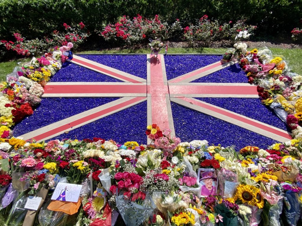 Photos: Remembering Queen Elizabeth II Outside the British Embassy ...